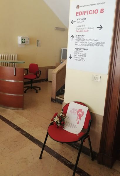 La Provincia aderisce alla campagna “Posto occupato” contro la violenza sulle donne, terza sedia ...