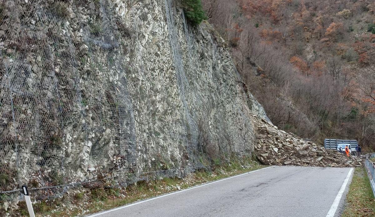 Causa frana chiusura della strada provinciale SP29 tra le località di ...